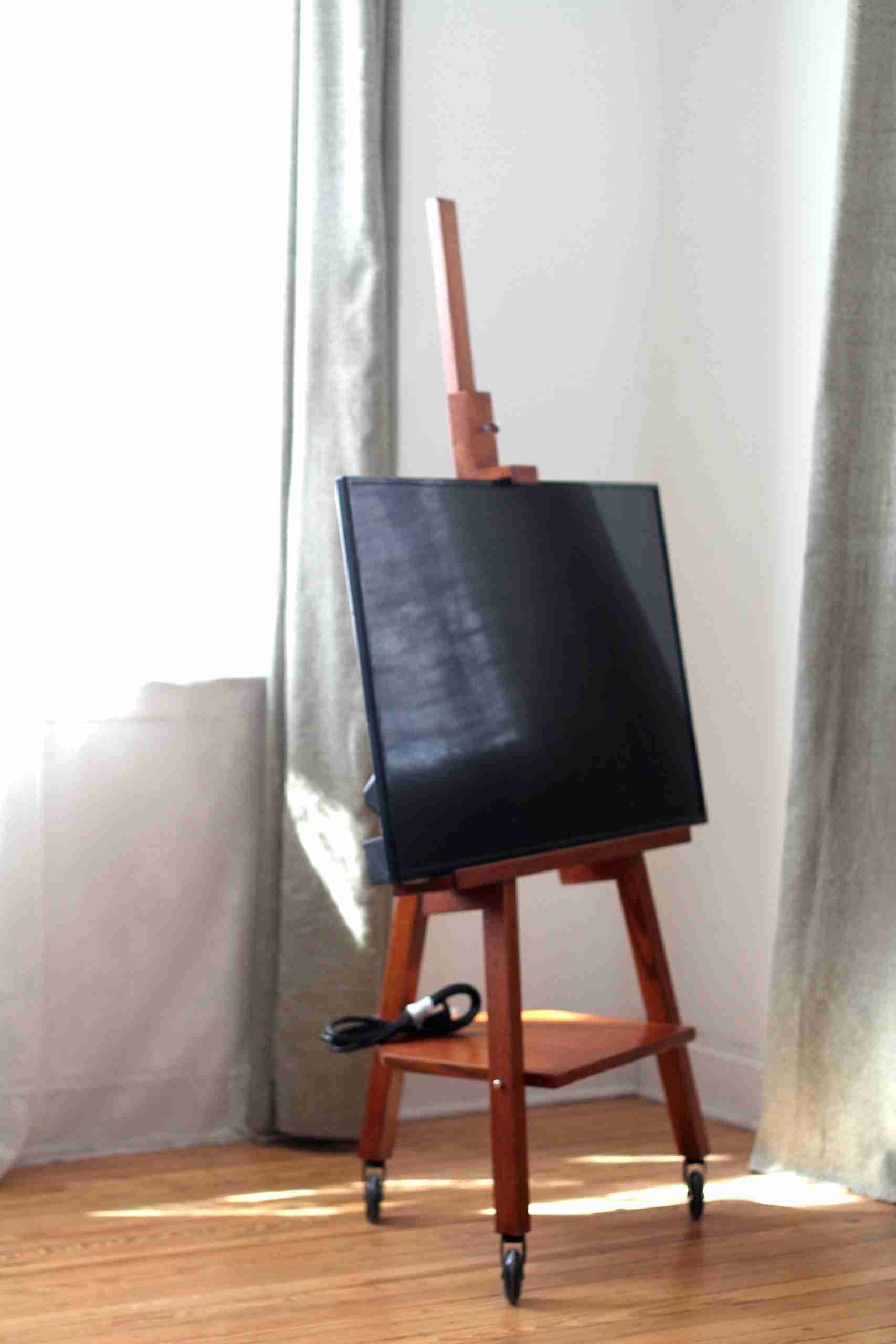Home TV easels - Tveaselsandbees